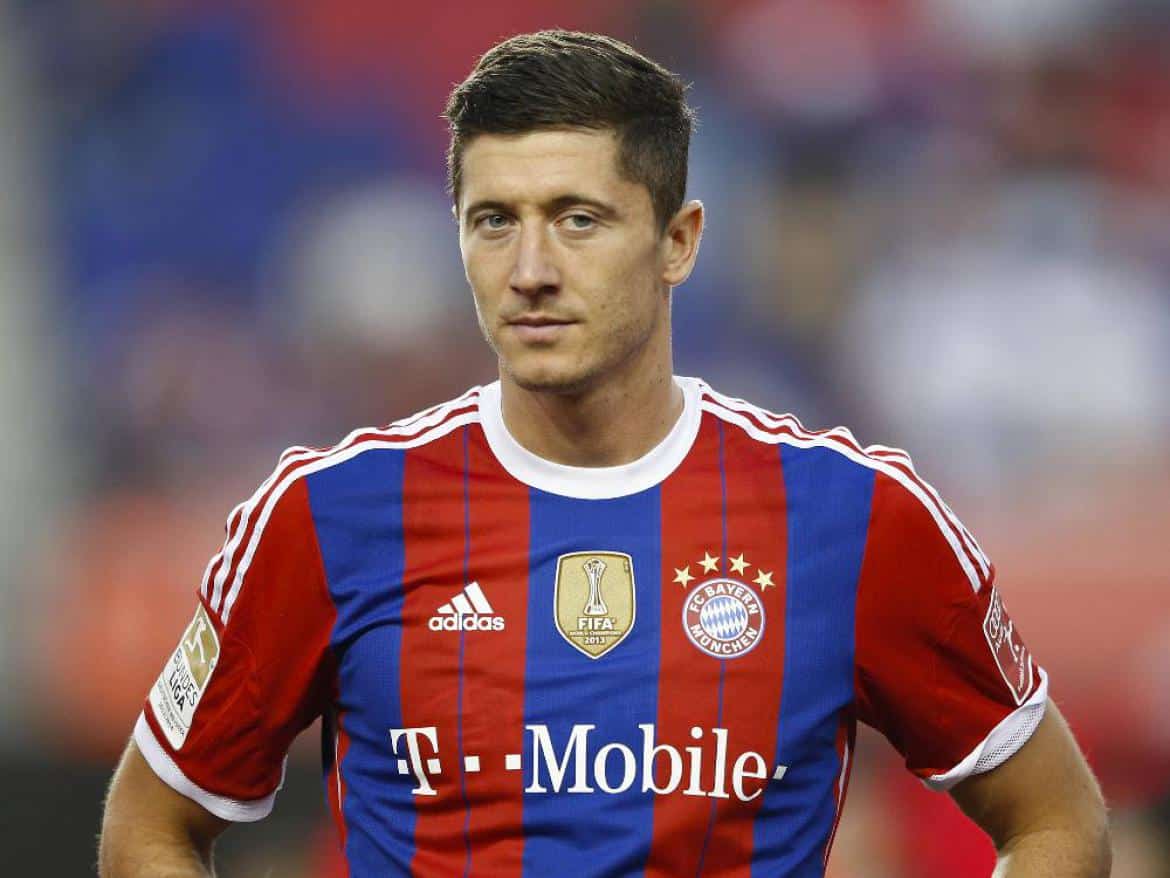 Lewandowski Sparks Chelsea & Manchester Clubs Interest